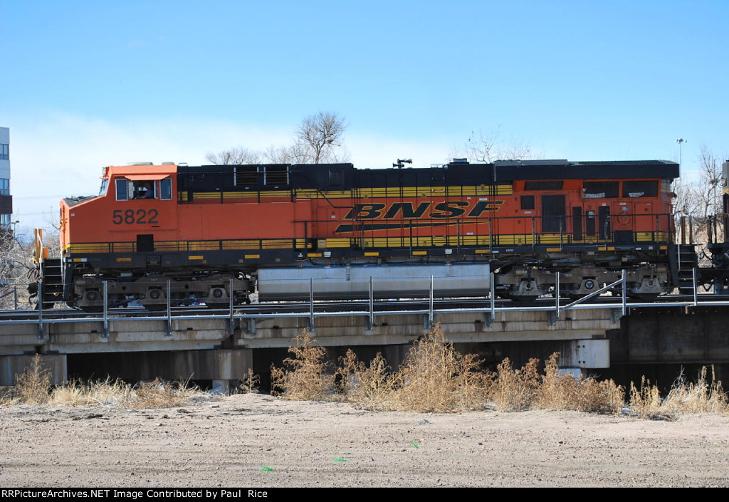 BNSF 5822